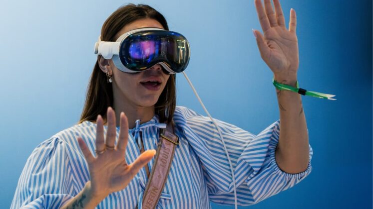 SOMOS Experiences y DeuSens integran Apple Vision Pro | El Emprendedor